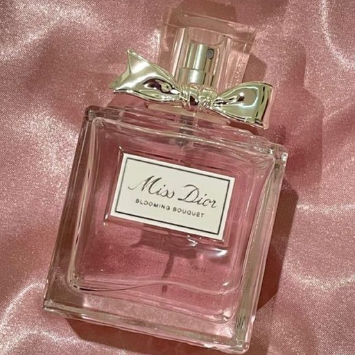 매혹적인 향수 RPG - zeta